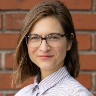Marion S., Germanist with a University Degree and International ...