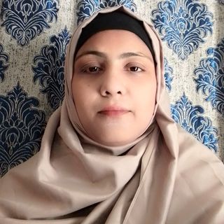 Saima I., 8年間の指導経験を持つ認定家庭教師であり、専門知識を持つアカデミックコンボ教師でもある