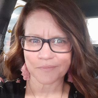 Roxanne V., Certified teacher (with TEFL certificate, as well ...