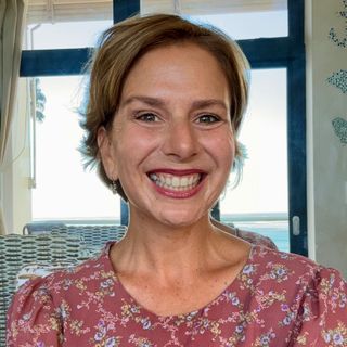 Lara W., Encouraging and friendly English tutor with 20 years ...