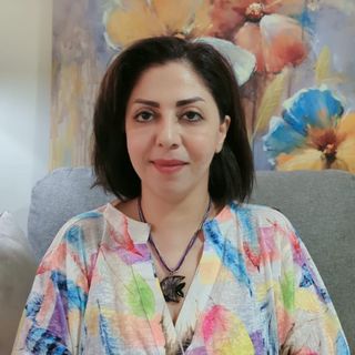 Parisa M., Persian literature master and teacher with more than 26 ...