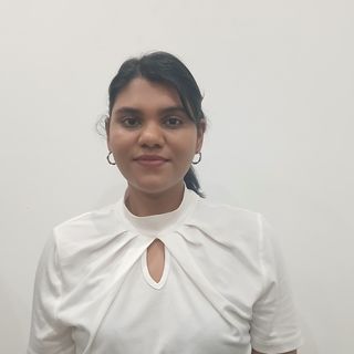 Deborah L., Pembicara Bahasa Inggris Asli yang Penuh Semangat dan ...