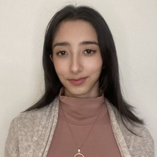 Andrea V., (Polyglot) French Philologist, Education, more than 6 years ...