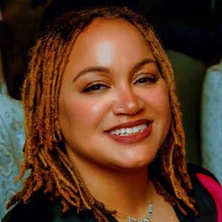 Lynnette E., Speak English with Confidence | Certified Tutor Who Makes ...