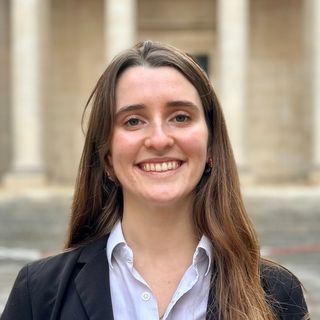 Inès T., Tutor experimentada, entusiasta y dedicada a mis futuros ...