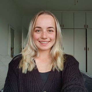 Dinelle D., Credited TEFL English teacher with three years of practical ...