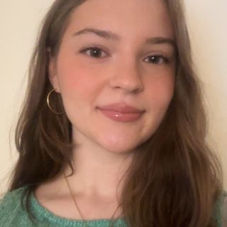 Madelin D., Native English speaker with more than one year of ...