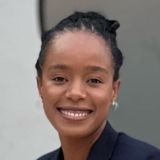 Amina W., Qualified media practitioner, certified business writer and ...