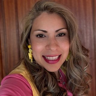 Yenny C., ネイティブ講師：会話、仕事、旅行のためのスペイン語