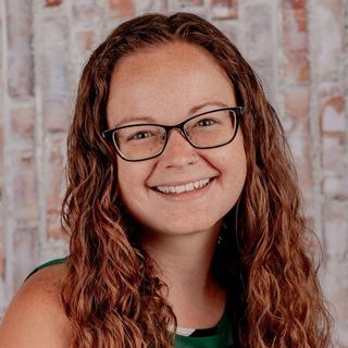Brianna M., سأعلمك كيف تقرأ باللغة الإنجليزية!