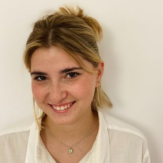 Luminita N., Finding English challenging? Don't fret, I'm here to help ...