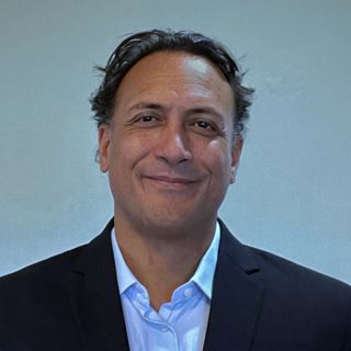 Aaron T., Certified teacher here to help | Learn with English Tutors