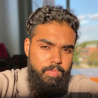 Asad K., Insegnante di Inglese Pronto ad Aiutarti a Masterizzare l ...