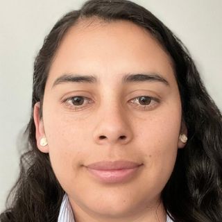 Fernanda G., あなたはスペイン語をわかりやすく、楽しく、実践的な方法で学びたいと思っています。私があなたの先生です。