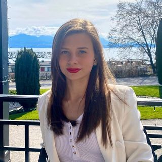 Anna M., Business English tutor pursuing MBA in Switzerland | Learn ...