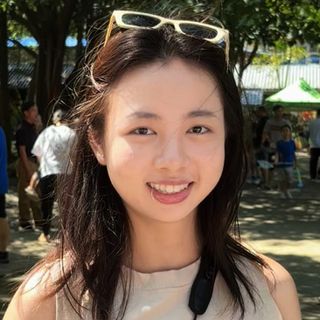 Mingfei Dorothy D., A Korean student who is teaching Chinese in ...